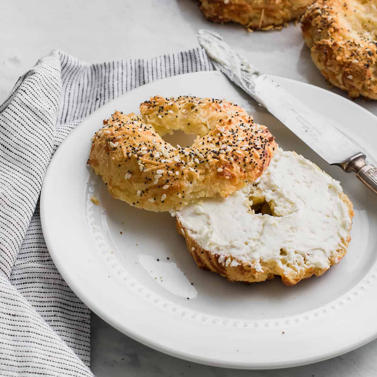 Everything Bagel With Cream Cheese Easy California Lox Bagel Sandwich