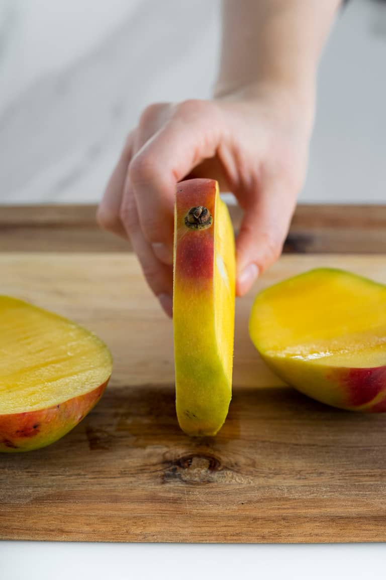 How To Properly Cut a Mango | Healthy Fitness Meals